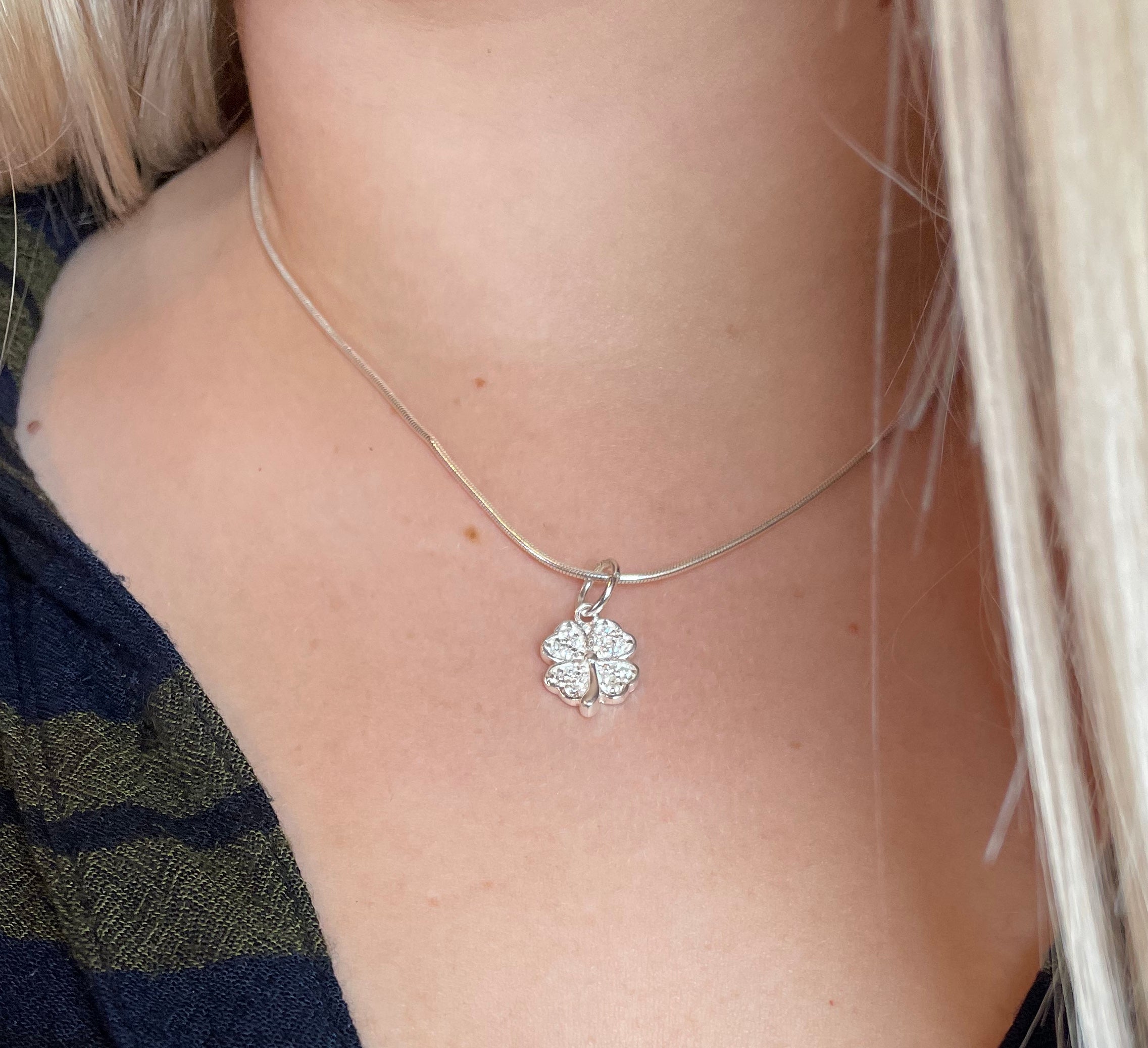 Four leaf Clover & chain – Charming Rewards